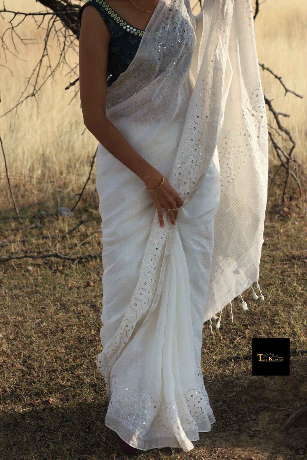 Linen Honeycomb Mukaish Saptaparni Saree – Tara Karigari