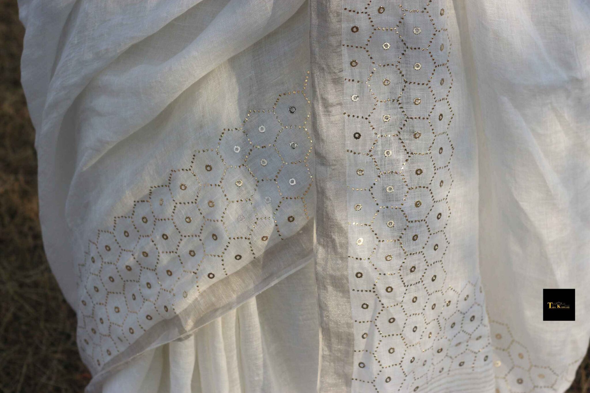 Linen Honeycomb Mukaish Saptaparni Saree – Tara Karigari